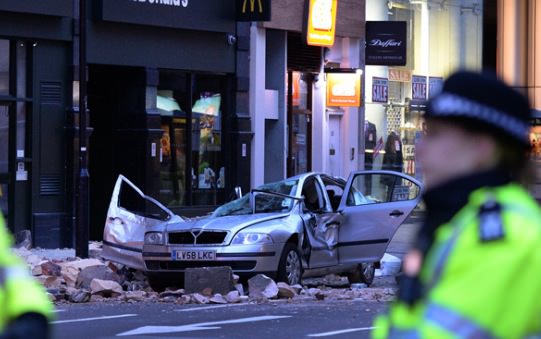 Building collapse in London : Falling masonry kills cab driver in ...