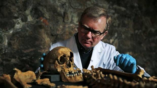 London : Black Death skeletons unearthed (Video) - Canada Journal ...