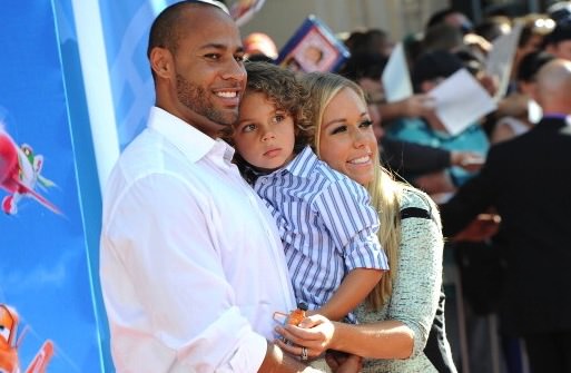 Kendra Wilkinson Reveals First Picture of Baby Girl (Photo) - Canada ...