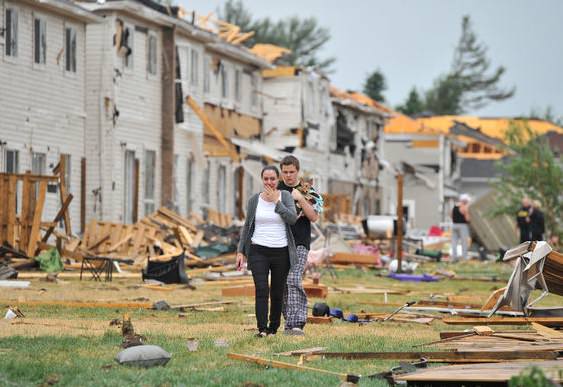 Tornado tears through Angus, Ont, damaging homes (Photo- Video ...