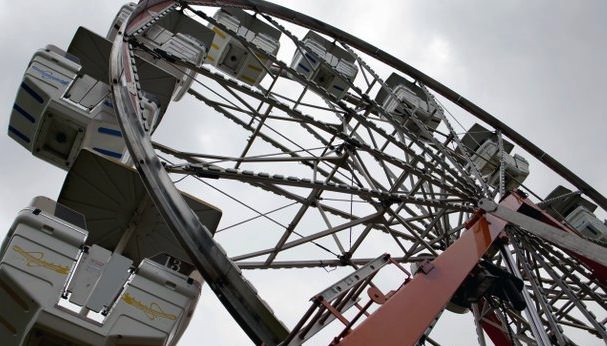 Crutches caused Ferris Wheel accident ? - Canada Journal - News of the ...