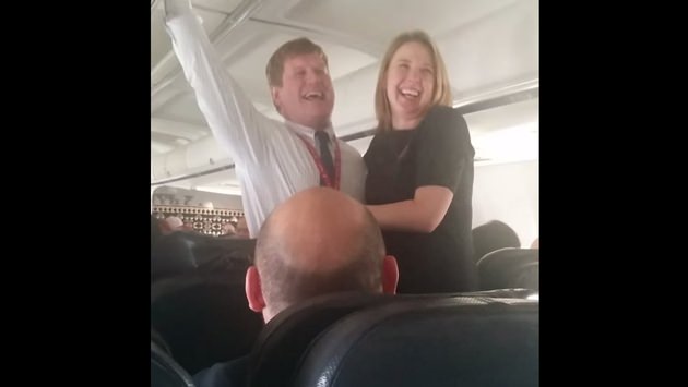 Marriage Proposal at 34000 Feet : Pilot shocks flight attendant ...