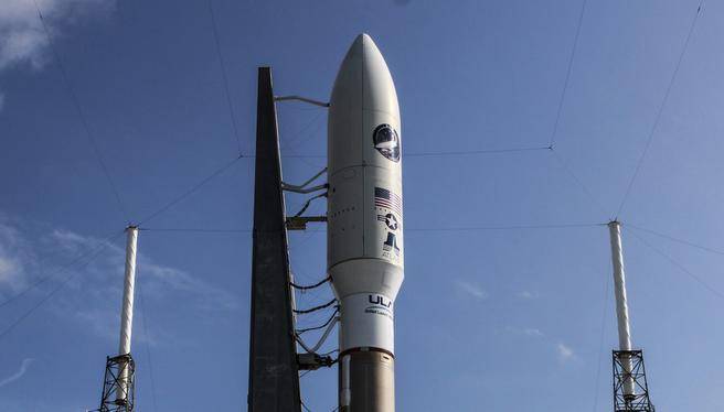 Air Force Launches Mystery mini-shuttle Into Orbit (Video) - Canada ...