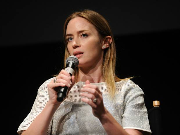 Emily Blunt: "British actress" apologizes for comments about GOP debate ...