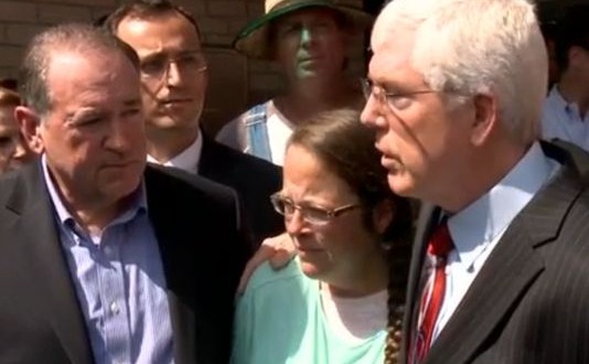 Kim Davis Kentucky Clerk Who Fought Same Sex Marriage Released From