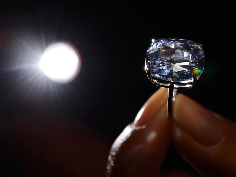 Blue Moon Diamond Fetches Record 485 Million Video Canada