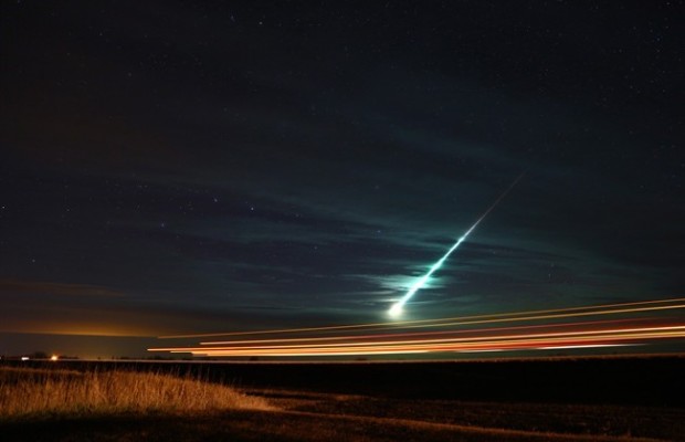 Meteor tail lights up Saskatchewan. sky (Photo) - Canada Journal - News ...