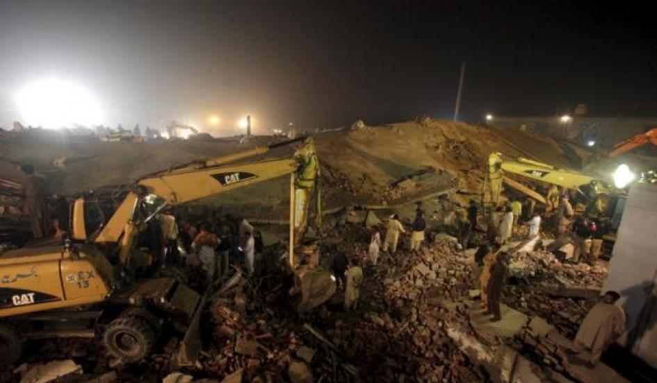 Pakistan factory collapse kills 20, over 100 rescued - Canada Journal ...