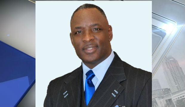 Pastor Larry Wright helps disarm man who enters church with gun "Report ...