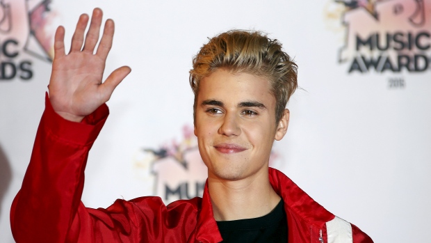 Justin Bieber Pop star wins his first ever Grammy Award - Canada ... Justin Bieber Pop star wins his first ever Grammy Award - Canada ...