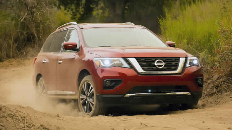 2017 Nissan Pathfinder debuts with new look, more power (Video ...