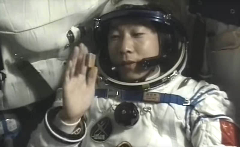 Alien Alert: Astronaut recalls unexplained knocking on his space ...